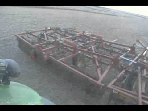 John Deere 8225R pulling Discovator - YouTube