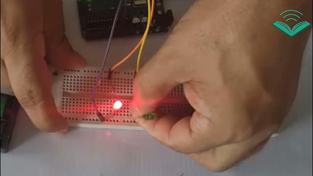 Programmer le clignotement de deux LED avec la carte Arduino - YouTube