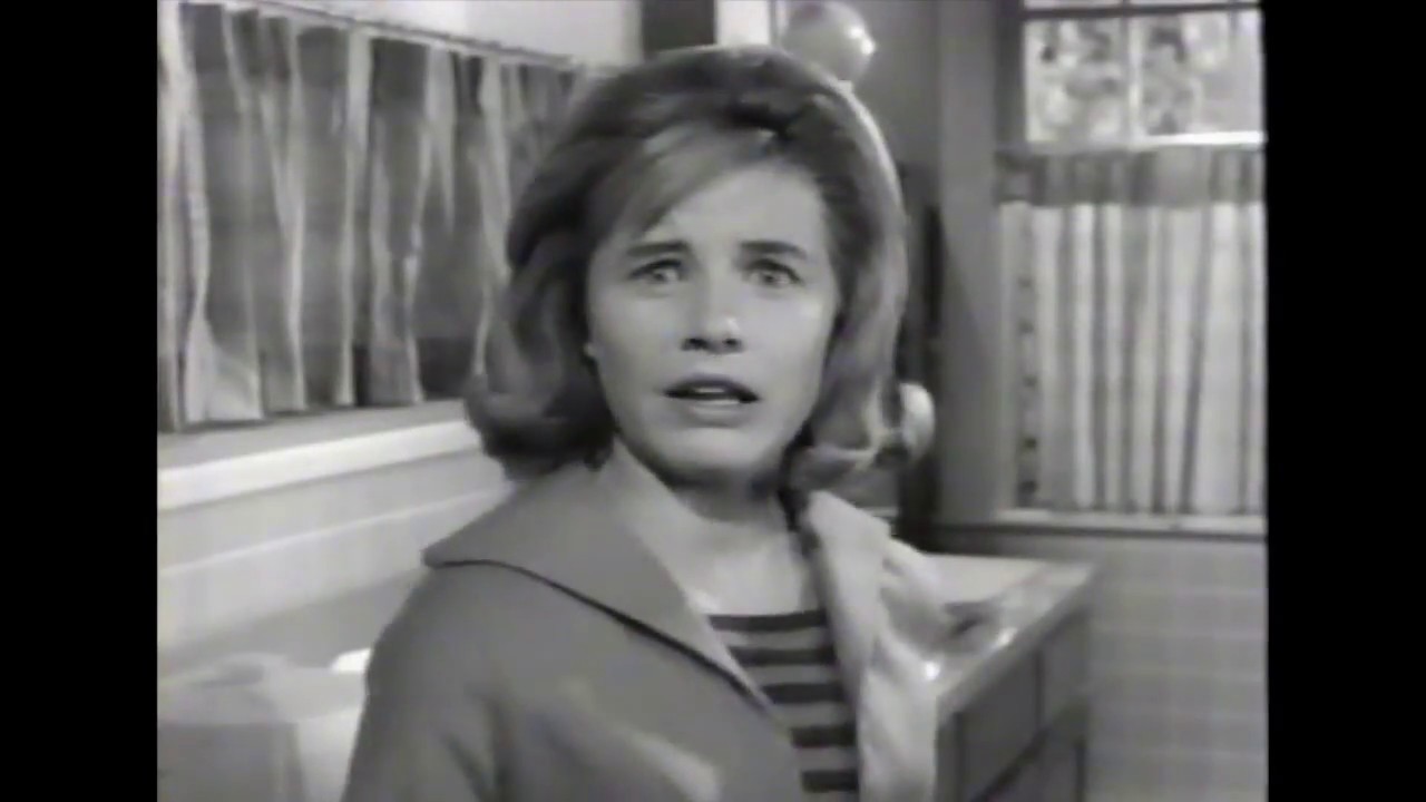 Patty Duke Zeigt Spiegelszene Patty Duke Dies Aged 69 Of Sepsis From A
