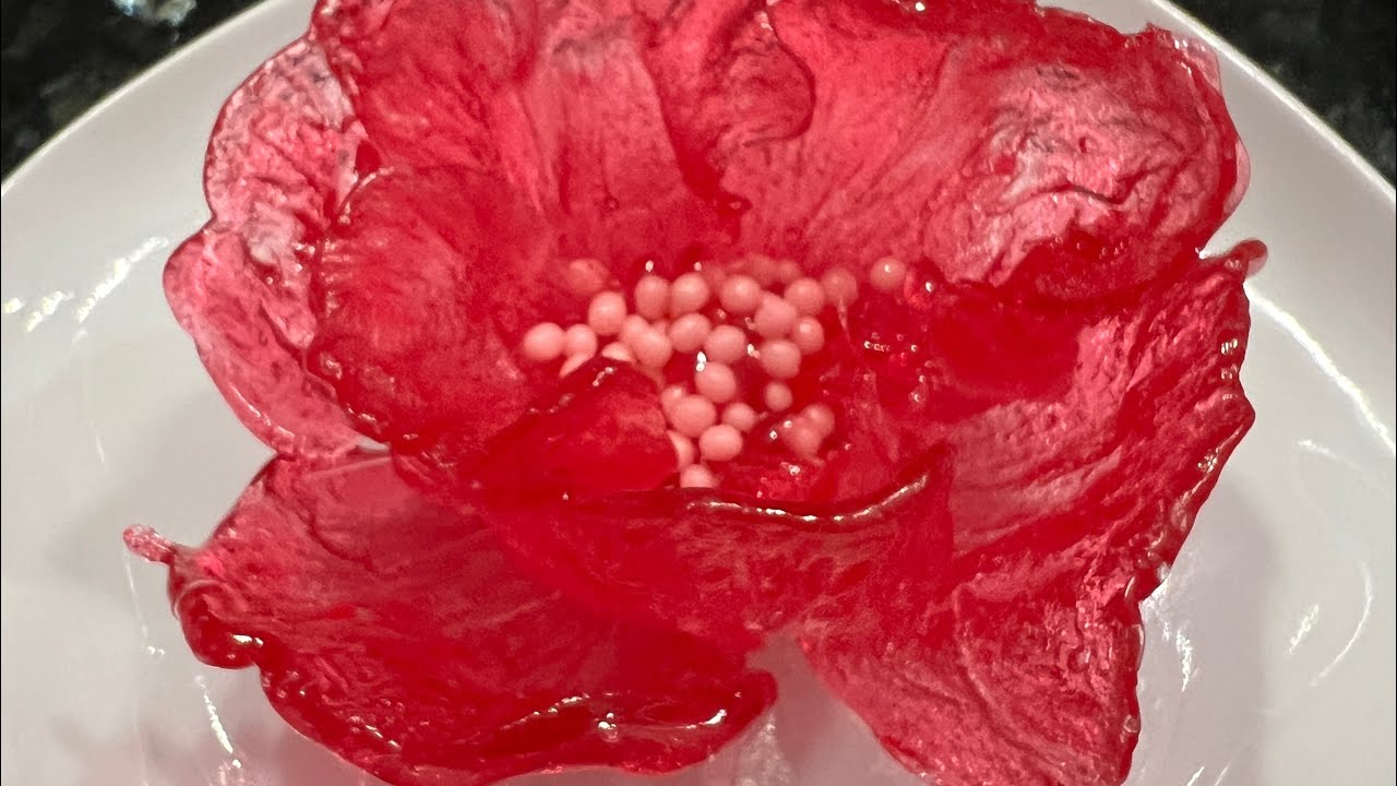 Isomalt flower / how to make isomalt flower/ isomalt art طريقة عمل ورد ...