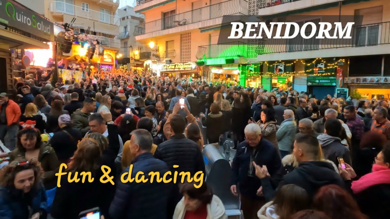 Fun & Dancing in Benidorm, Spain 🇪🇸. 4K. - YouTube