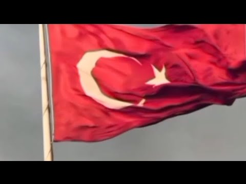 Bayrağım gül ki güller açsın