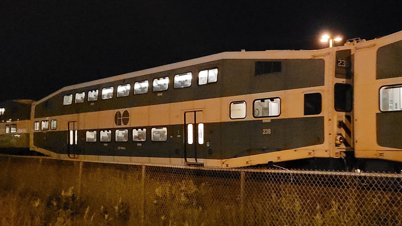 (Mid Old Cab Car 238) GO 1735 - 363 With 607 Pulling Into & Departing ...