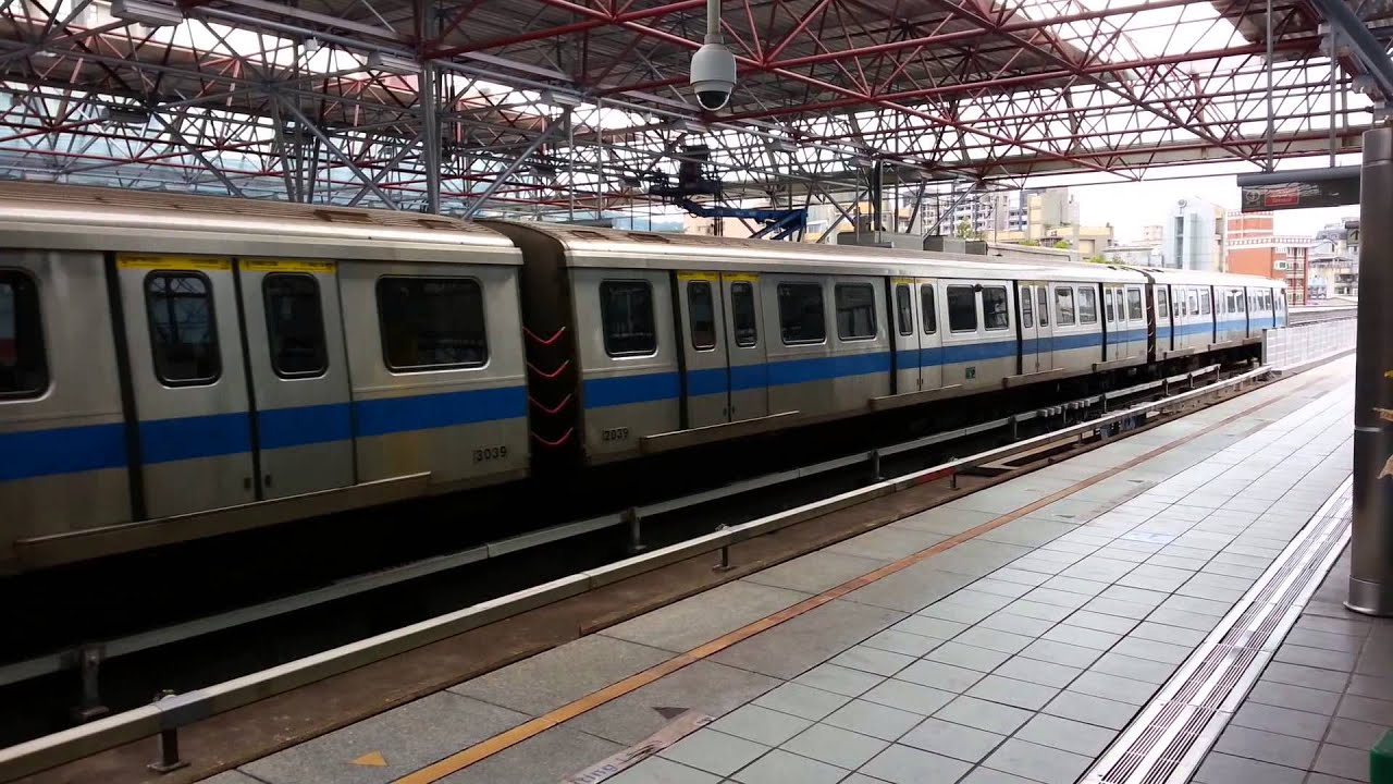 台北捷運301型(39/40)北投往新店 - YouTube