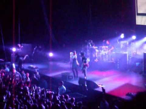 PARAMORE:Sydney - YouTube