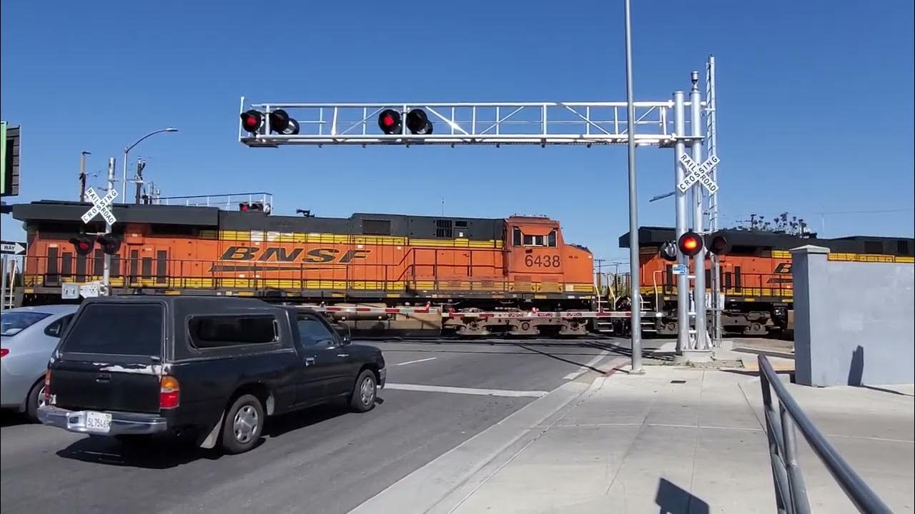 BNSF intermodal train passing McKinley Ave Fresno ca - YouTube