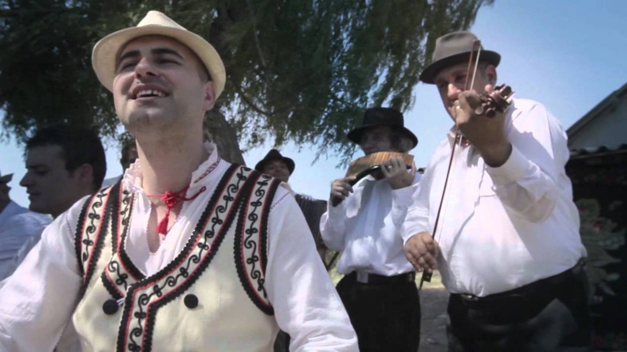 Daniel Trifu-Frumoasa-i noaptea de vara(videoclip) - YouTube