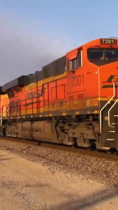 Westbound BNSF intermodal with Ferromex helper passes thru Streator, IL!! - YouTube