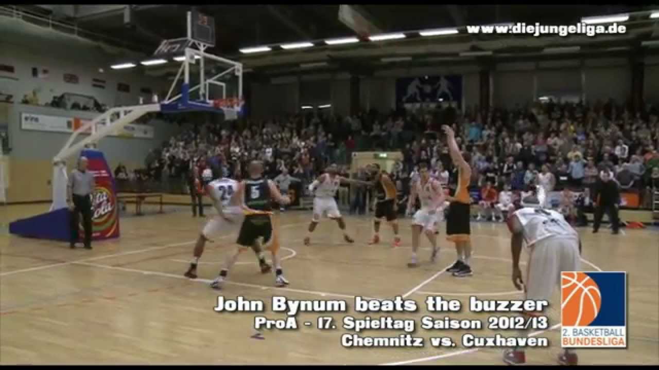 Die Junge Liga - John Bynum beats the buzzer - YouTube