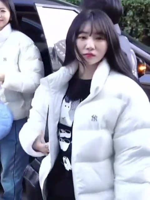 Sua with her new bangs💗💗 - YouTube