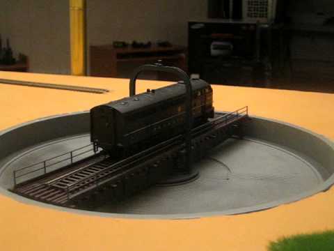 Heljan turn table - YouTube