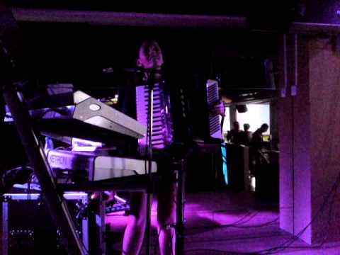 tania y su acordeon la verbena cangas - YouTube