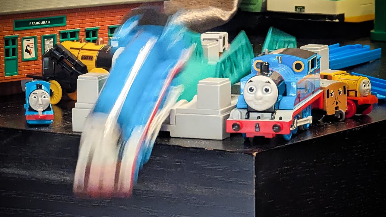Thomas ＆ Friends fall off the cliff one after another,Plarail - YouTube