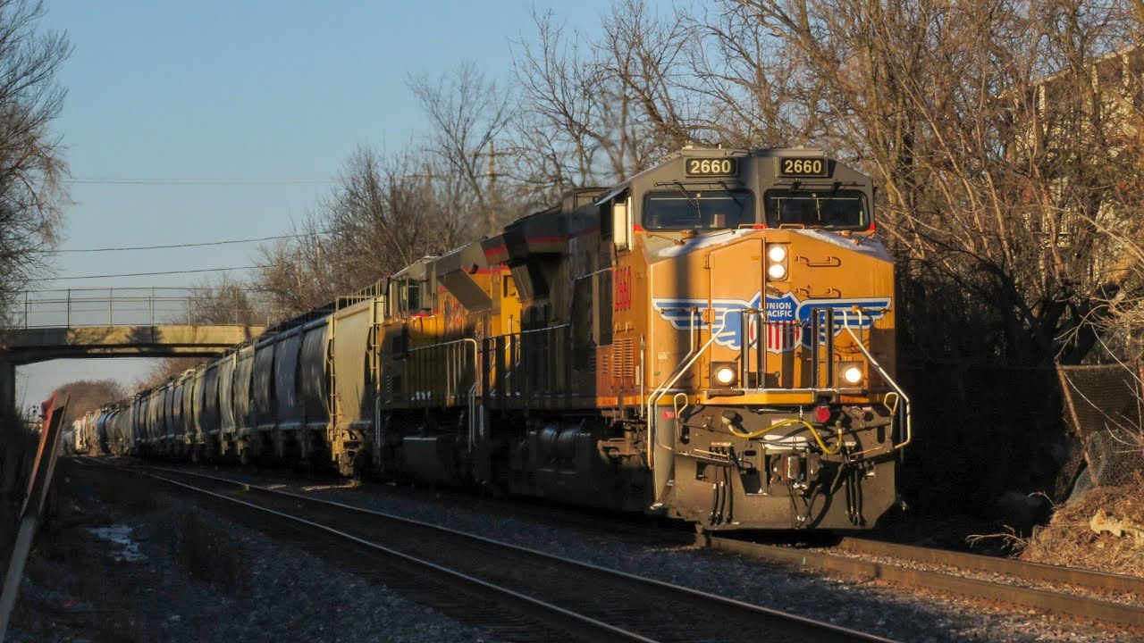 UP 2660 leads MALPR on the Union Pacific Milwaukee Subdivision|1/13/24 - YouTube