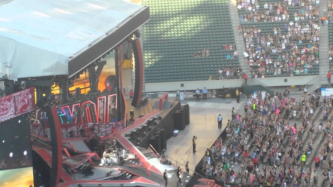 Good Girls - 5SOS in Philly (8-13-14) - YouTube