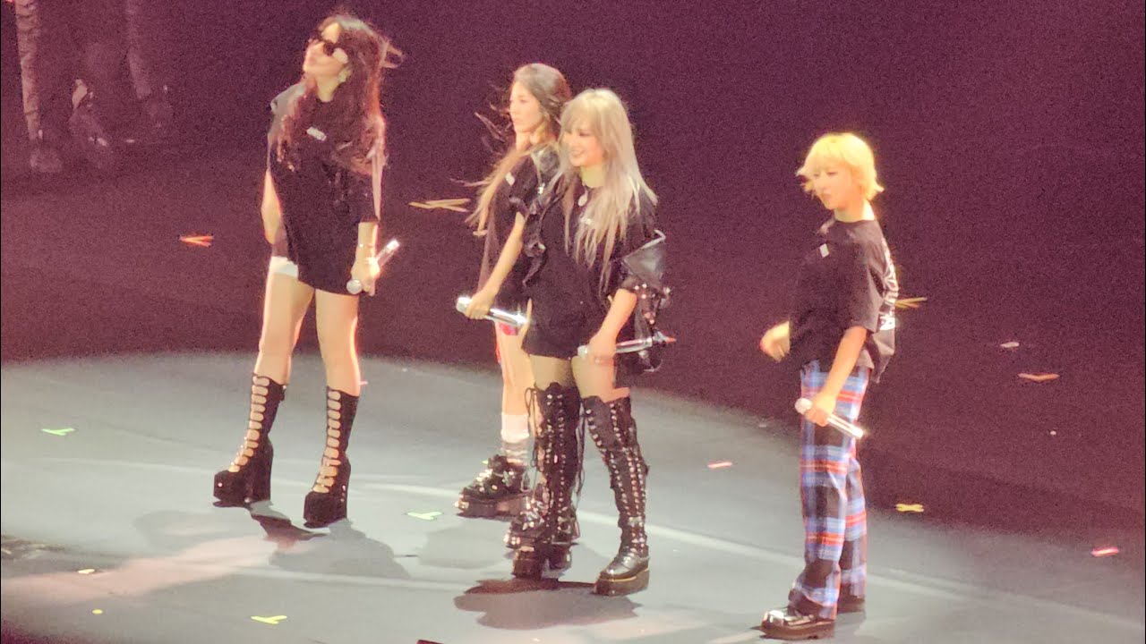 2NE1 (투애니원) - 2NE1 MEDLEY [WELCOME BACK in MACAU] 4k fancam 직캠 2025.02. ...