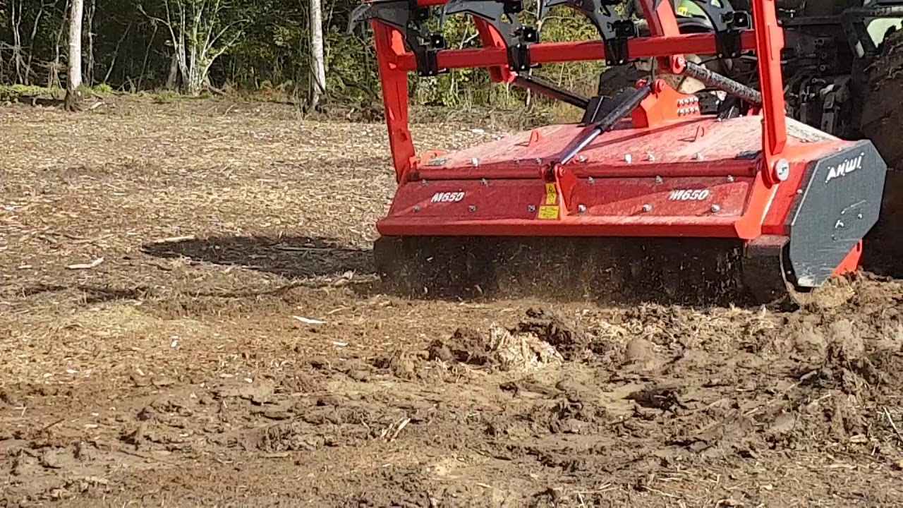 Broyage forestier avec broyeur M650 AHWI-PRINOTH - YouTube