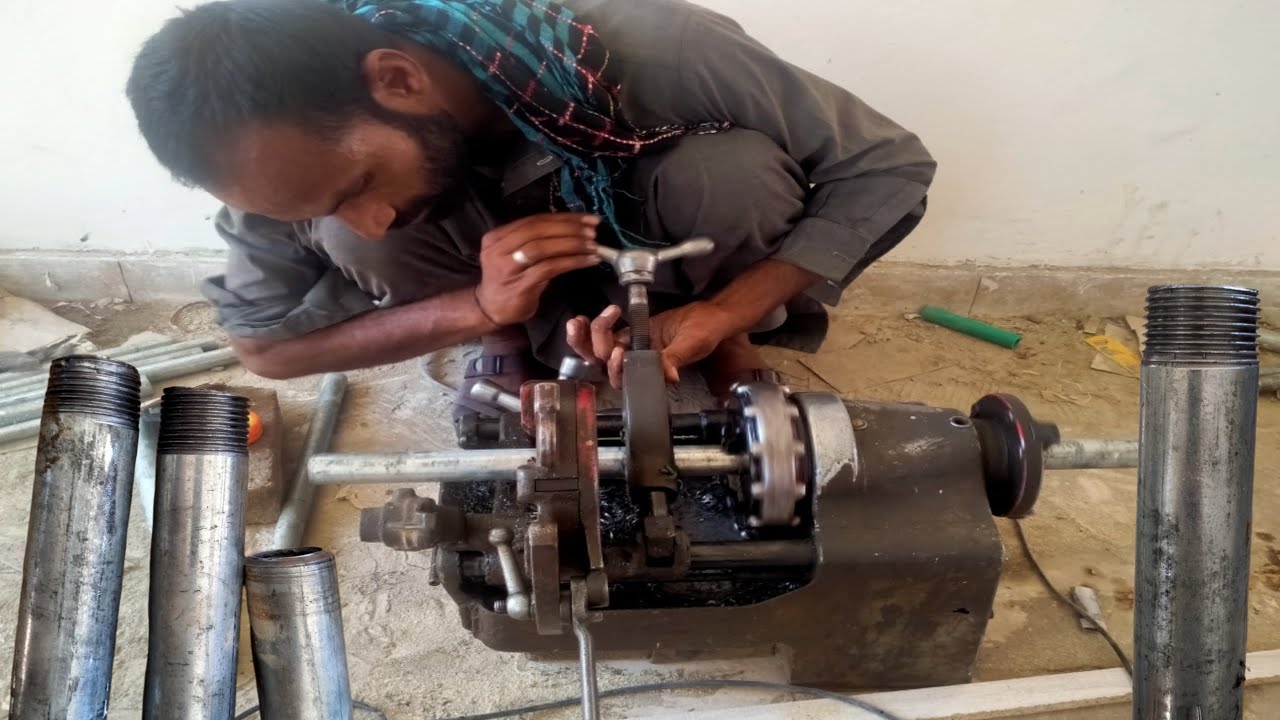 Pipe par Thread kese banata hen |How to Make Thread on Pipe|GI Pipe ...