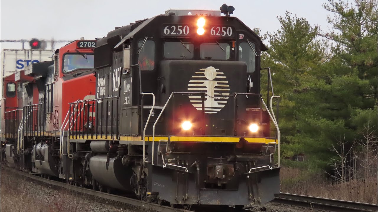 RARE LEADERS!! BCOL C44-9W 4651 leads CN 314 and IC SD40-3 6250 Leads CN 122 - YouTube