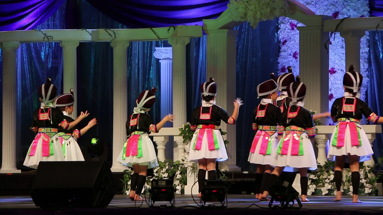 HMONG DANCE COMPETITION AT NEW YEAR - YouTube