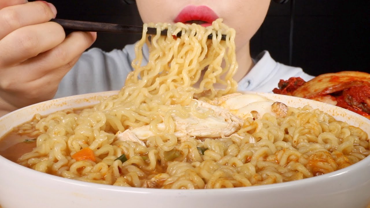 ASMR Instant Ramen Noodles with Kimchi | 2 packs of Shin Ramyeon ...