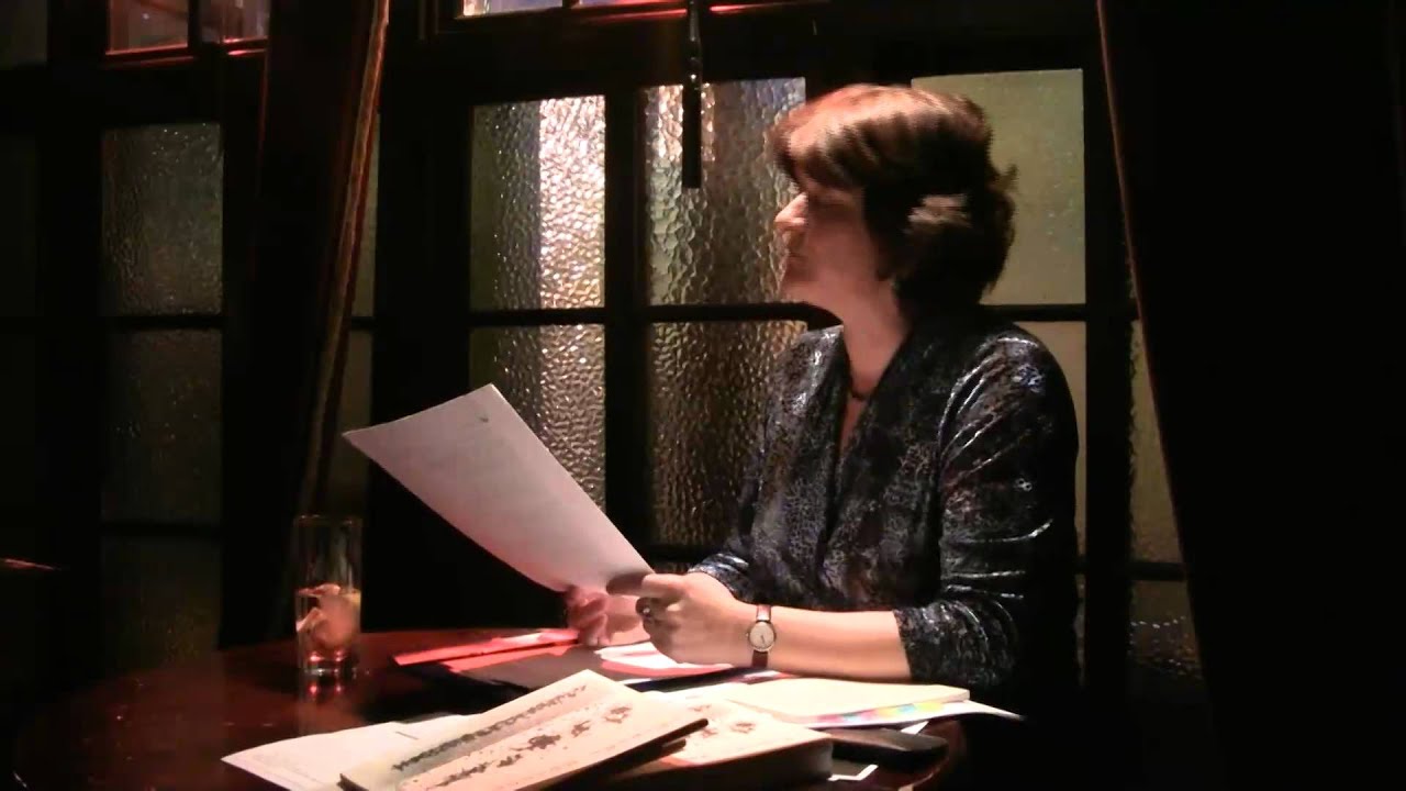 Maeve O'Sullivan.Open Mic Poetry Reading Live in the Whitehouse. - YouTube