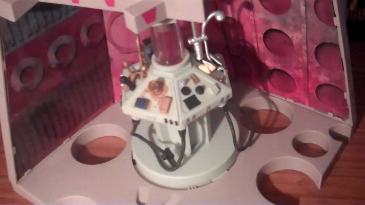 Doctor Who Playset Review - Junk TARDIS Console - YouTube
