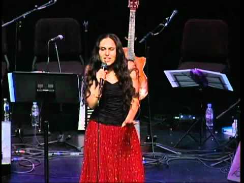 AMAZING SINGER - NANDITA DIAS - CANTA EN 5 IDIOMAS - YouTube