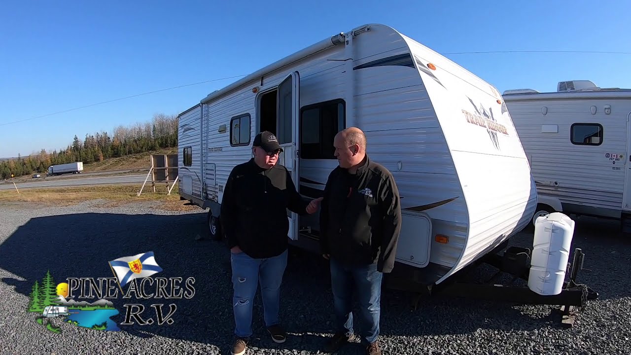 Video Tour of this 2013 Trail Runner 26SLE with bunks - YouTube