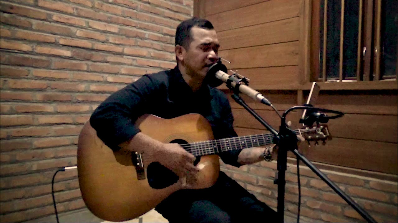 Naff – Akhirnya Ku Menemukanmu - Dionisius Ryan Cover - YouTube
