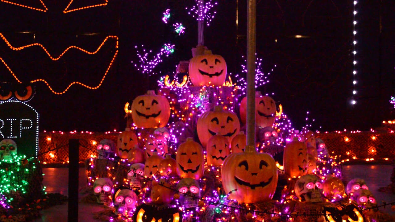 Singing Pumpkins Light Show 2017 - YouTube