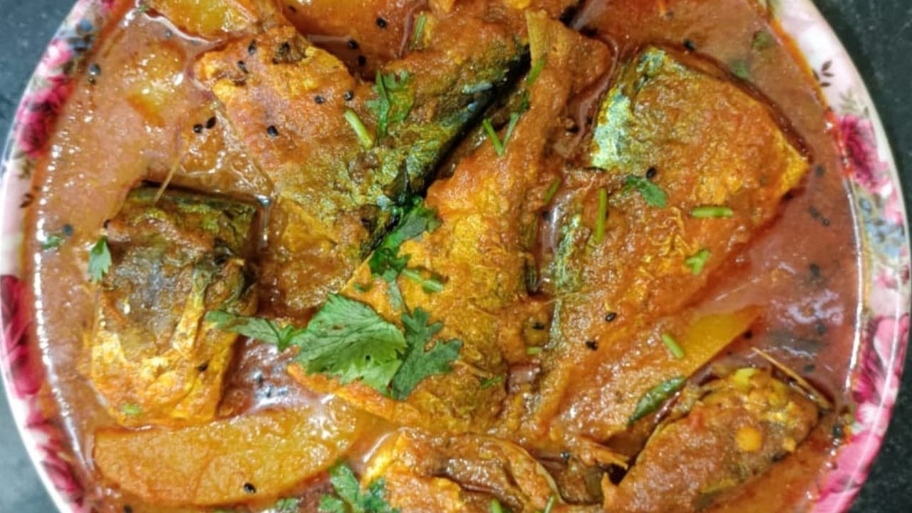 আলু দিয়ে আইলা মাছের ঝোল/aila macher recipe/bangali style fish curry ...