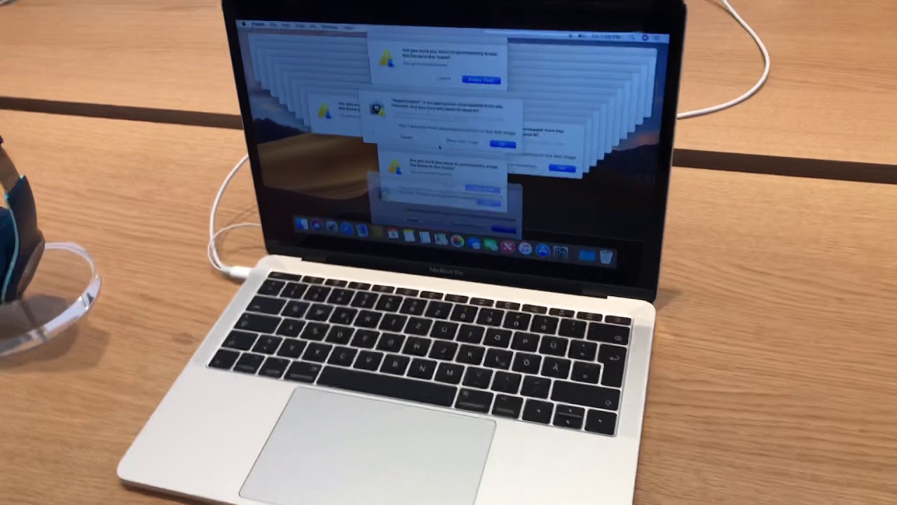 Mac Crazy Error played on a MacBook in an Apple Store - YouTube