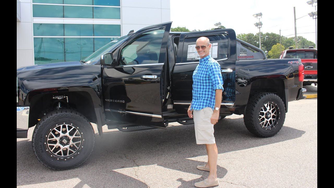 Rick Rumble checking out the Chevy Silverado - FM99 WNOR - YouTube