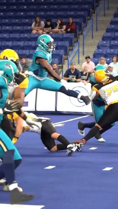 Am I the best linebacker in the world right now!? Comment below⬇️ #linebacker #football - YouTube