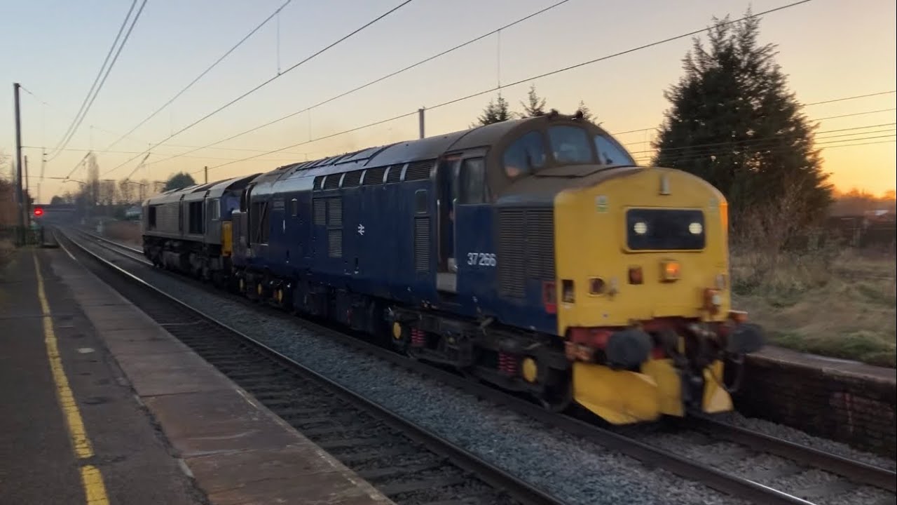 Class 37422 thrashing past leyland on 0Z69 derby RTC - Motherwell - YouTube