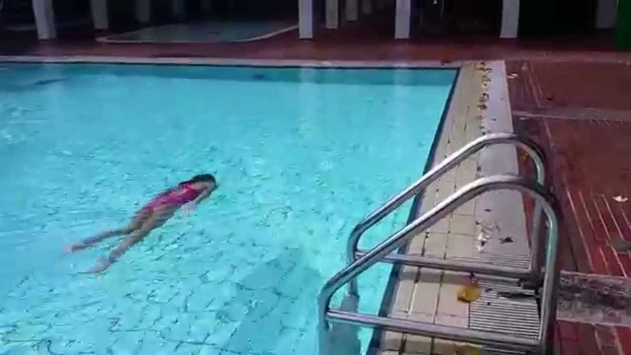 9 year old girl 40m underwater swim - YouTube