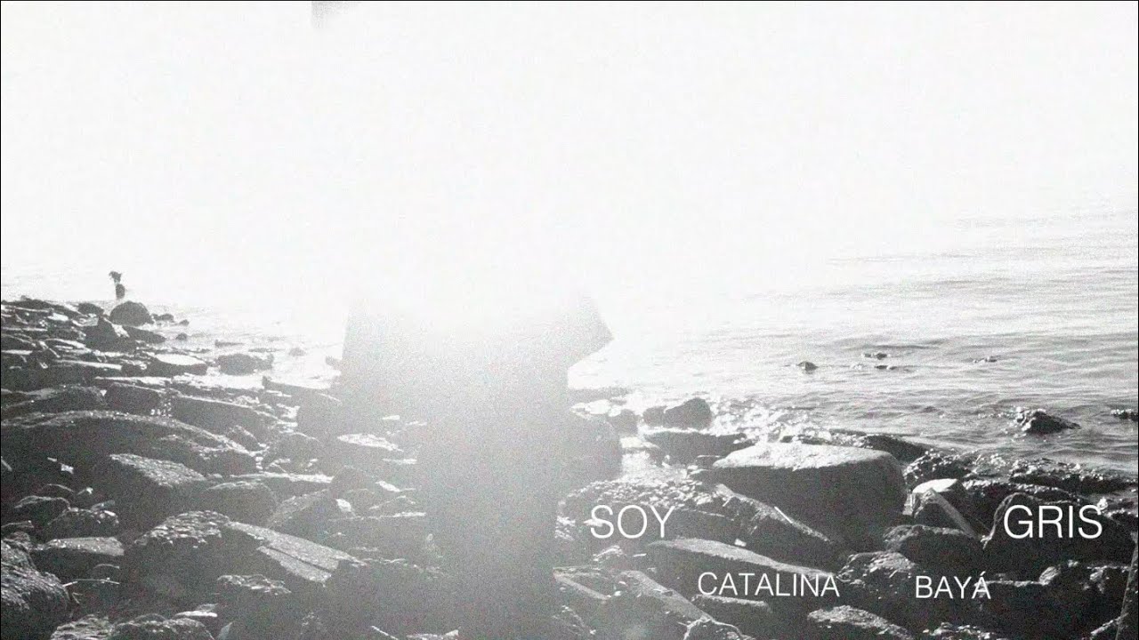 Soy gris / Catalina Bayá (Video Oficial) - YouTube