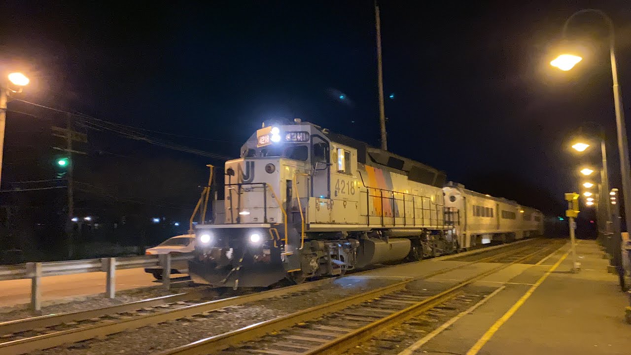 NJ Transit EMD GP40PH-2B 4218 Heads Up MOBO Train 1085 @ Lincoln Park ...