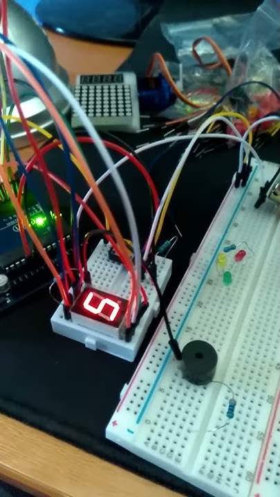 7 Segment Display with potmeter on Arduino - YouTube