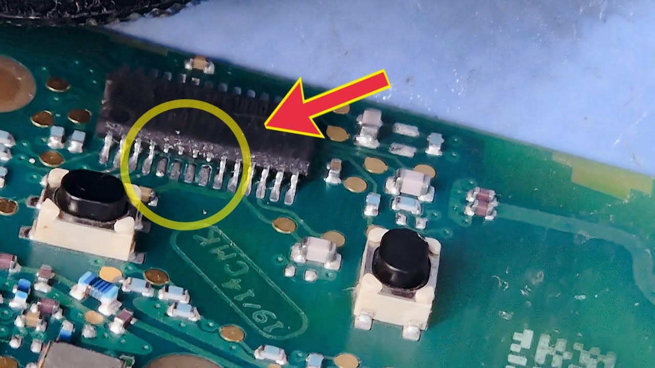 295.끊어진 스마트키 IC 칩 리드 연결 납땜하기ㅣSoldering the broken IC chip lead connection in the smart key ...