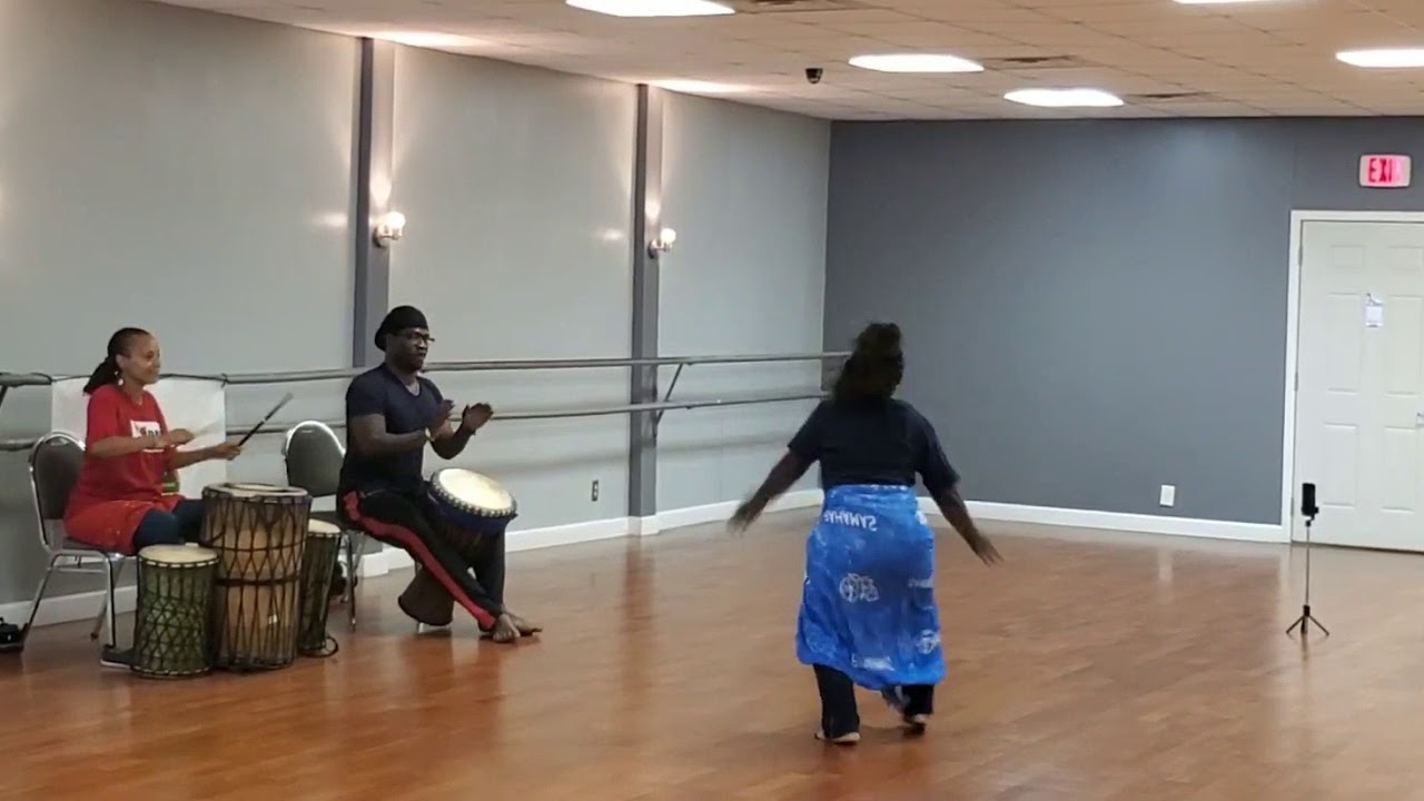 Shaqita's Solo - Gumbe West African Dance - YouTube