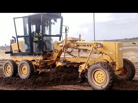 Mining Top Soil using Komatzu GD355A #motor #grader #road #construction ...