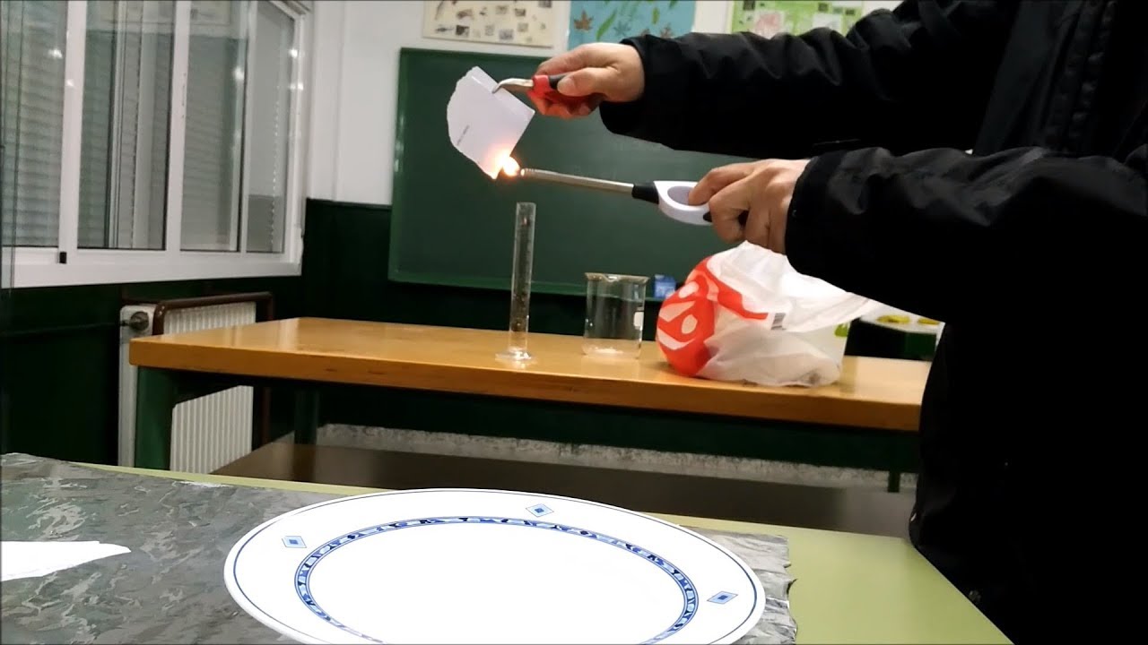 Experimento: Fuego con mezcla de alcohol y agua - YouTube