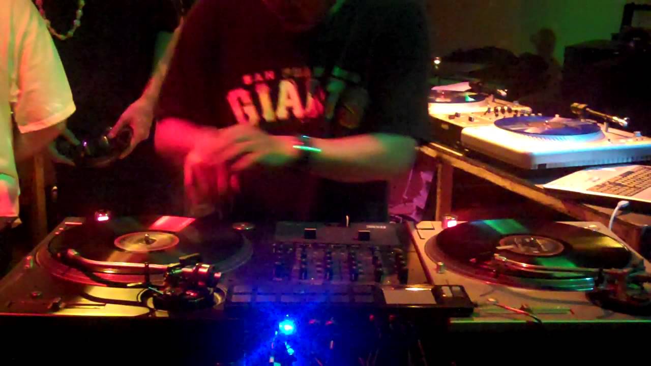 Mista-B performing at Super Deluxe - YouTube