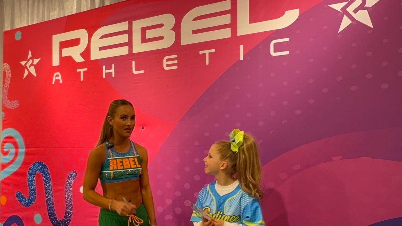 Elsa met Gabby Butler at JamFest 2025 - YouTube