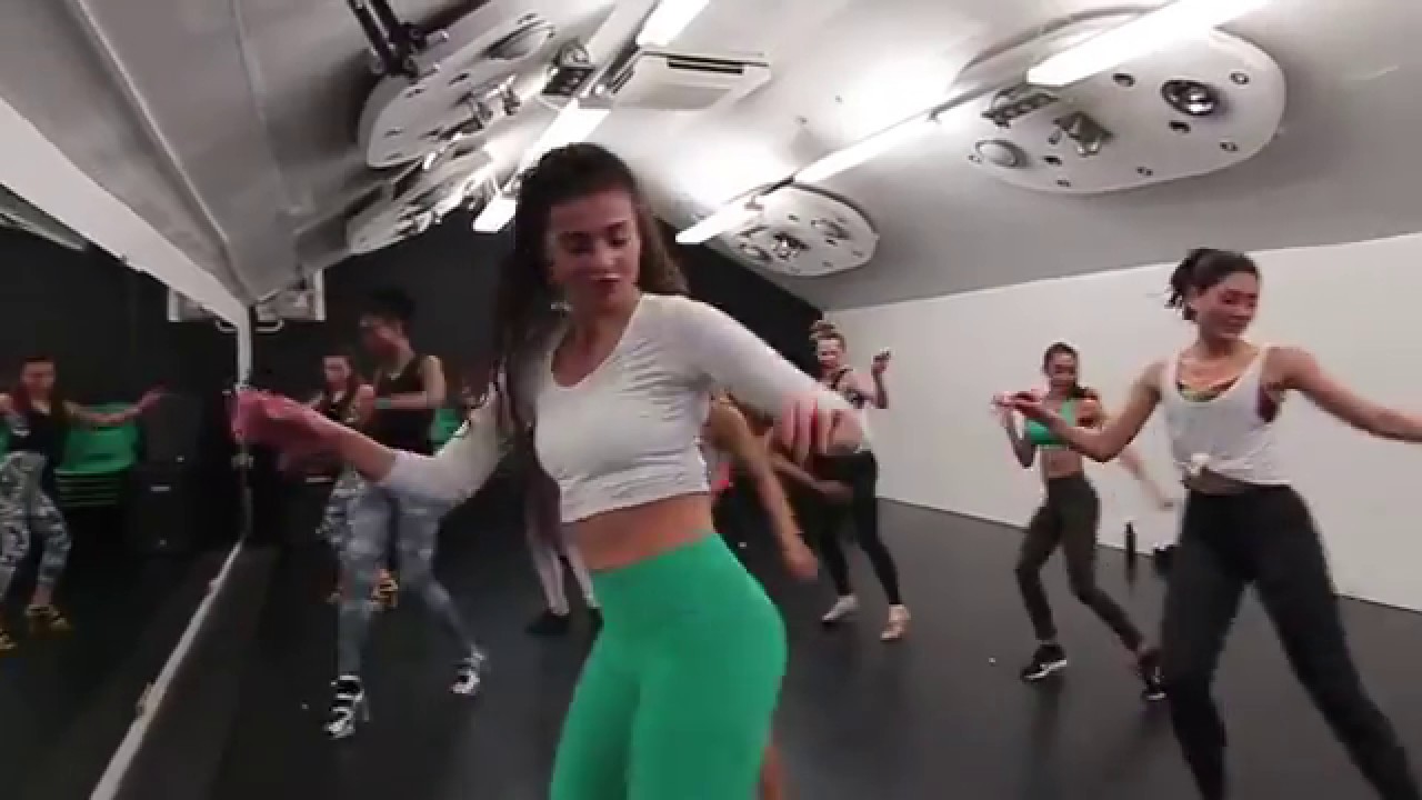 Samba de Rainha Brazilian Samba Class - YouTube