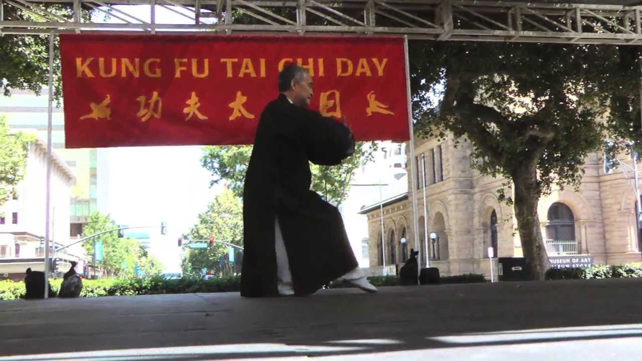 Grandmaster Liang Shou-Yu at Kung Fu Tai Chi Day 2013 - YouTube