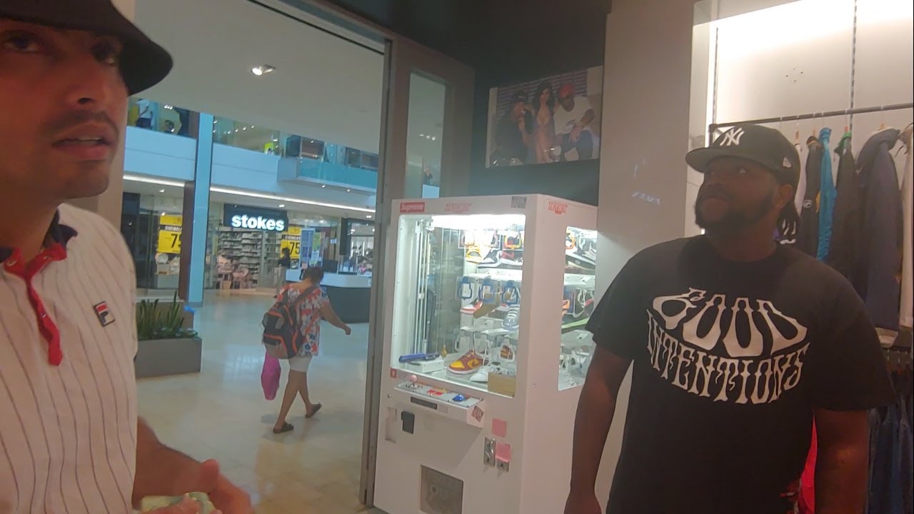 WiNNiNG KANYE WEST YEEZY SHOES AT SQUARE ONE MALL STORE HOTBOX | KEY ...
