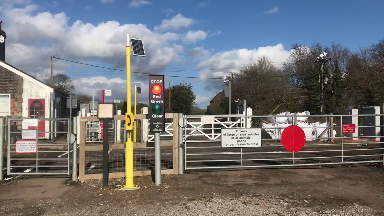 Buckenham Station (MWL UW) Level Crossing (Norfolk) Saturday 29.02.2020 ...